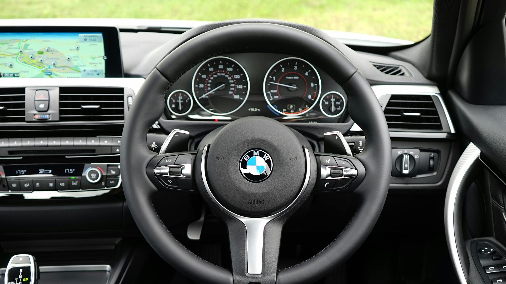 10 Countries That Drive On The Left & 10 That Drive On The Right