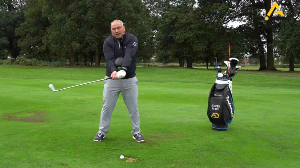 How to use your elbows correctly in the downswing