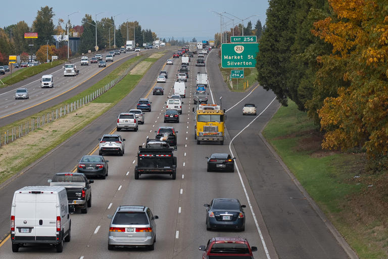 Is driving slow in the left lane legal in Oregon? What to know