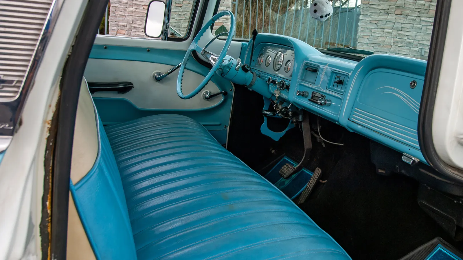 Common car features manufacturers removed that every daily driver still ...