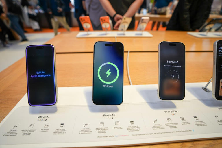 Apple sales top $100B despite missing iPhone forecasts — but CEO Tim ...