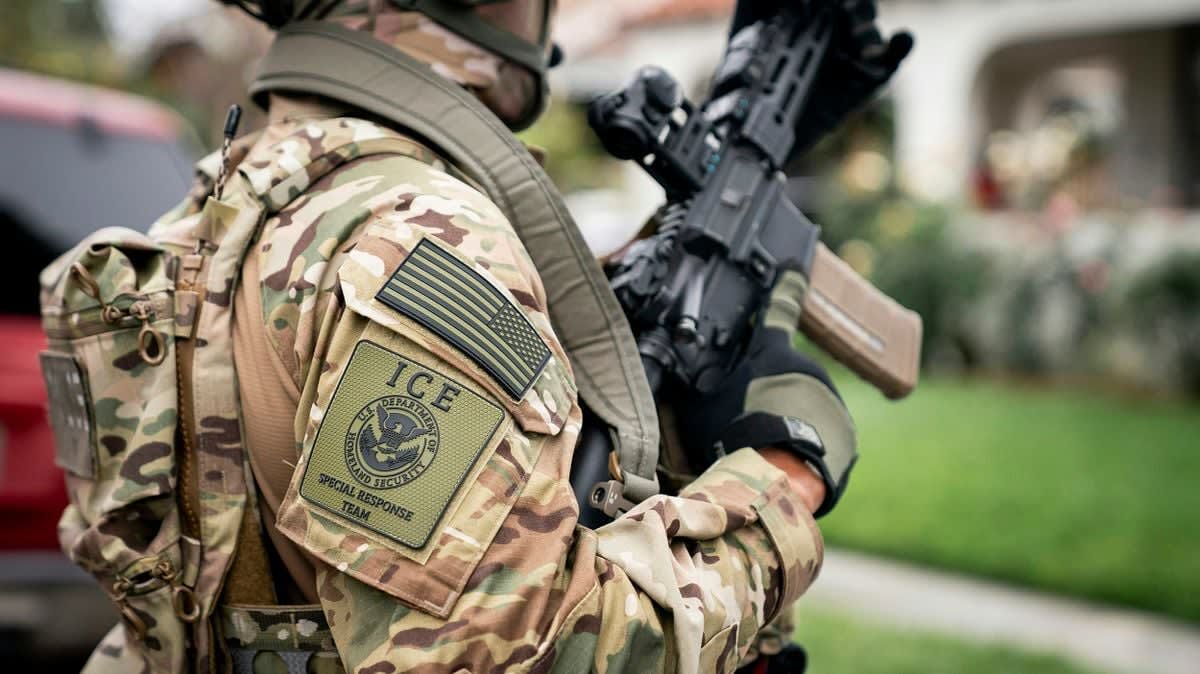After 7-hour standoff, ICE arrests illegal border crossers in Houston ...
