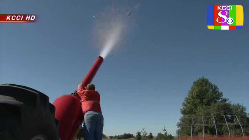 Retro KCCI: Fire away! Central Iowa pumpkin cannon launches pumpkins a ...