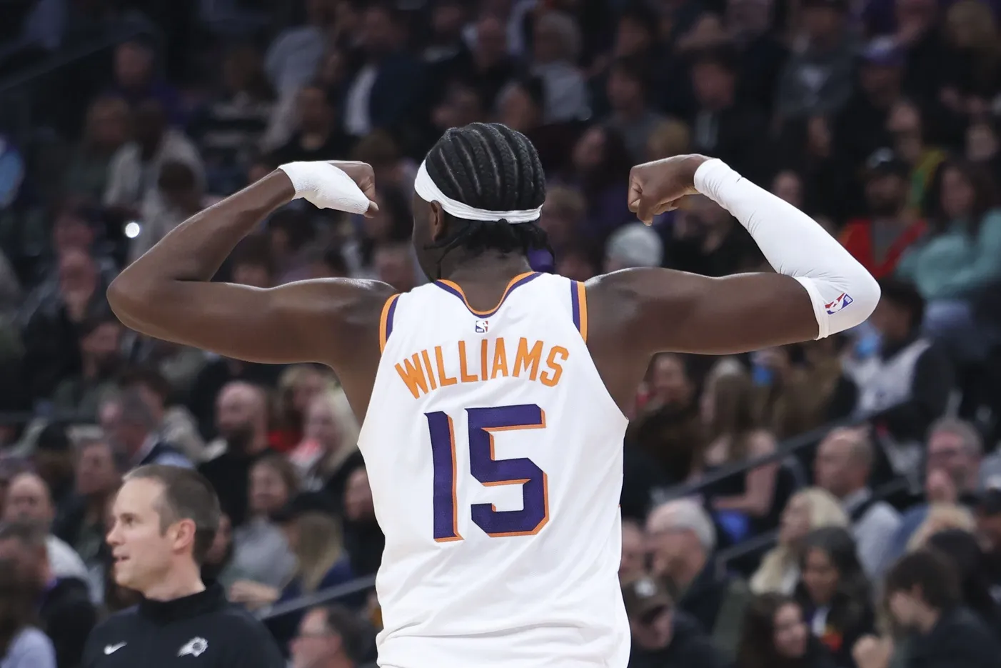 Mark Williams Emerging as Phoenix’s Next Big Man Solution