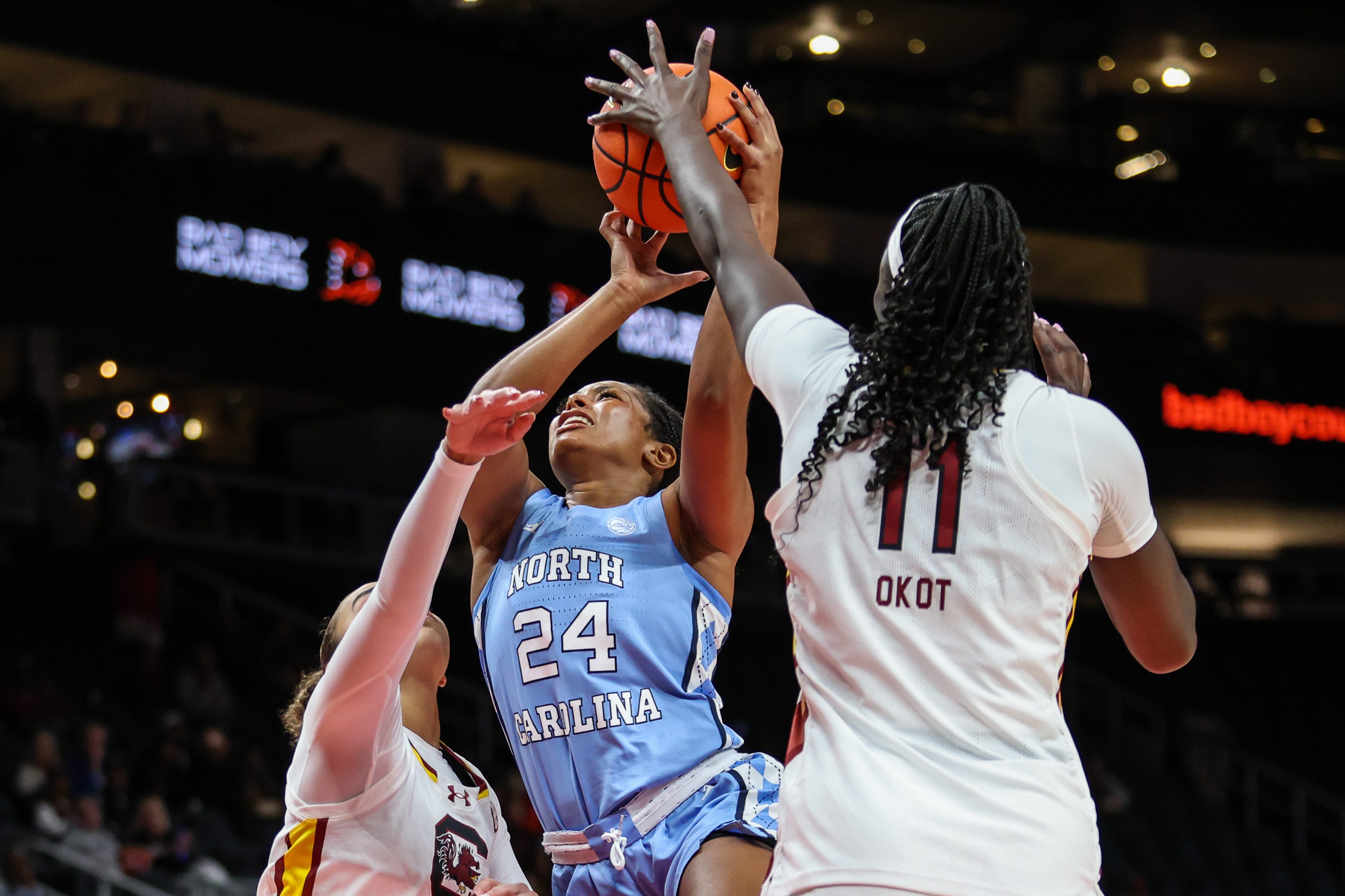 Did South Carolina women's basketball gain on UConn in poll rankings ...