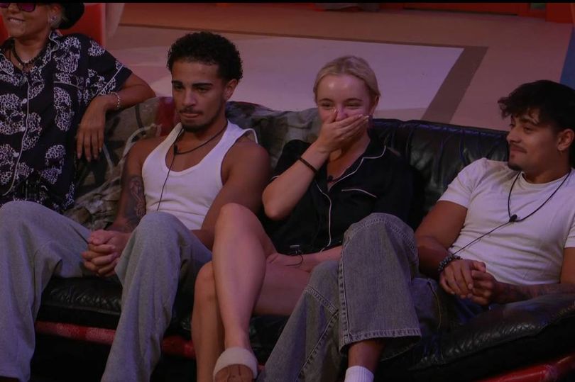 Striking TfGM staff stop traffic in Manchester city centre in ongoing ...