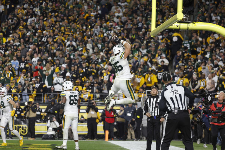 NFL Heat Index: Shedeur Time in Cleveland? A.J. Brown at Odds in Philly?