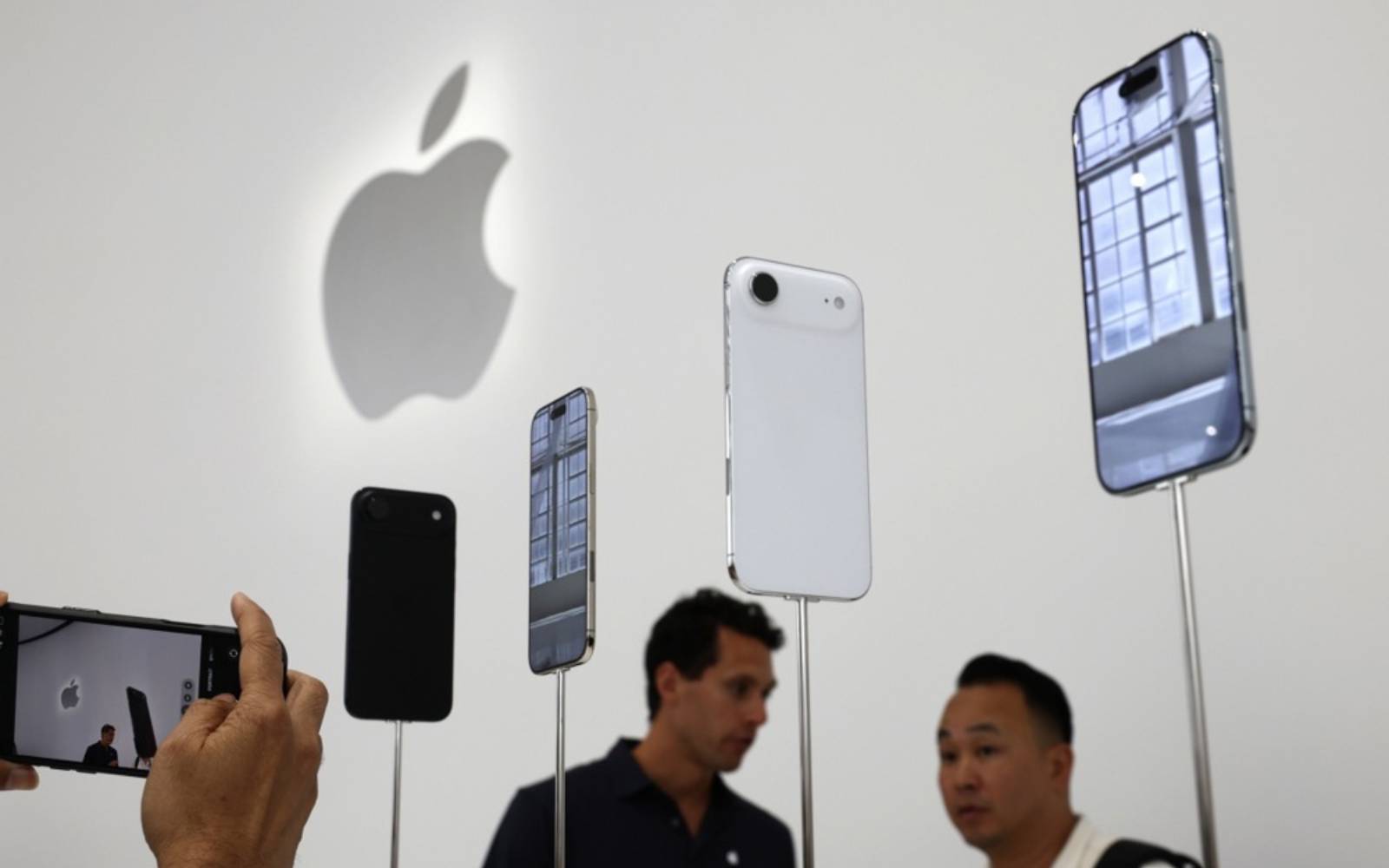 EU rejects Apple’s blame for delayed Siri AI rollout