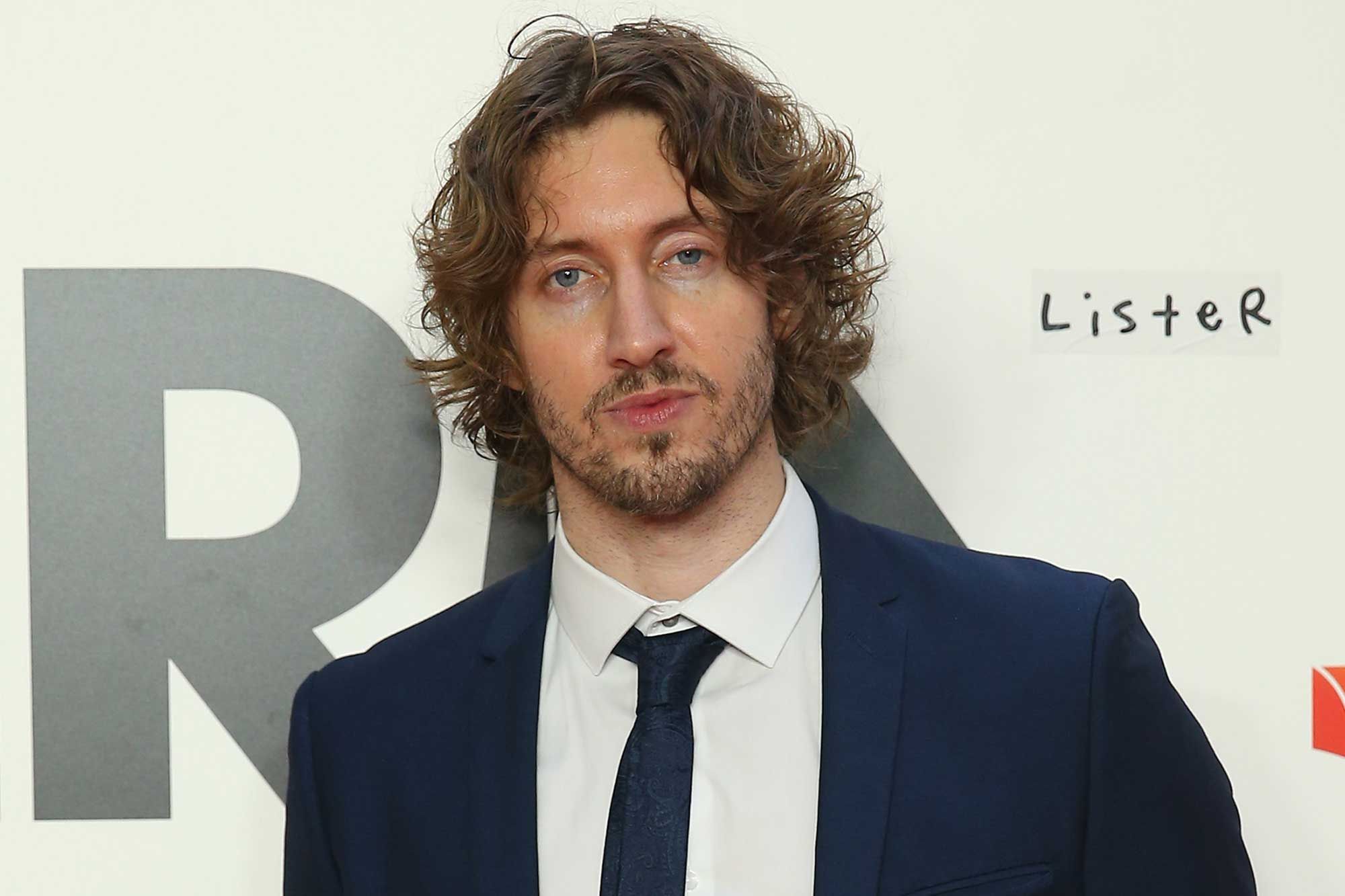 Singer-songwriter apologizes for inappropriate behavior toward female ...