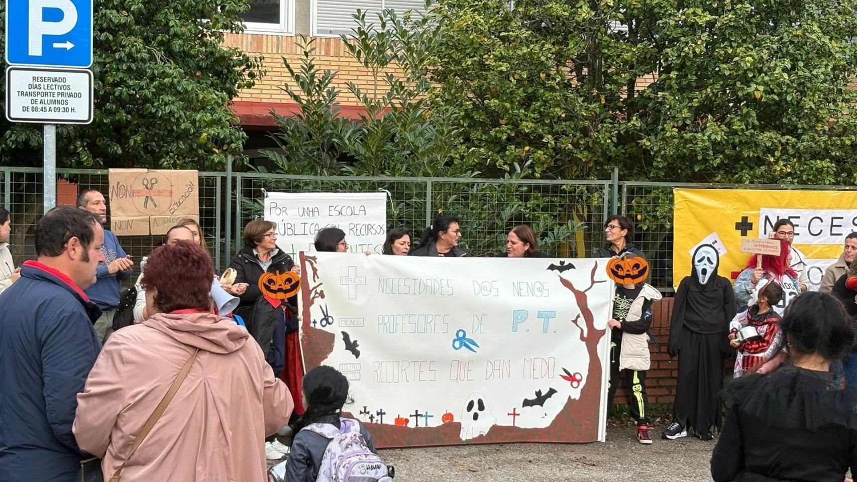 Concentración ante el CEIP A Paz de Vigo para denunciar recortes en ...