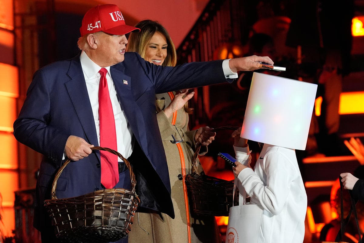 Trump greets trick-or-treaters at White House: Live updates