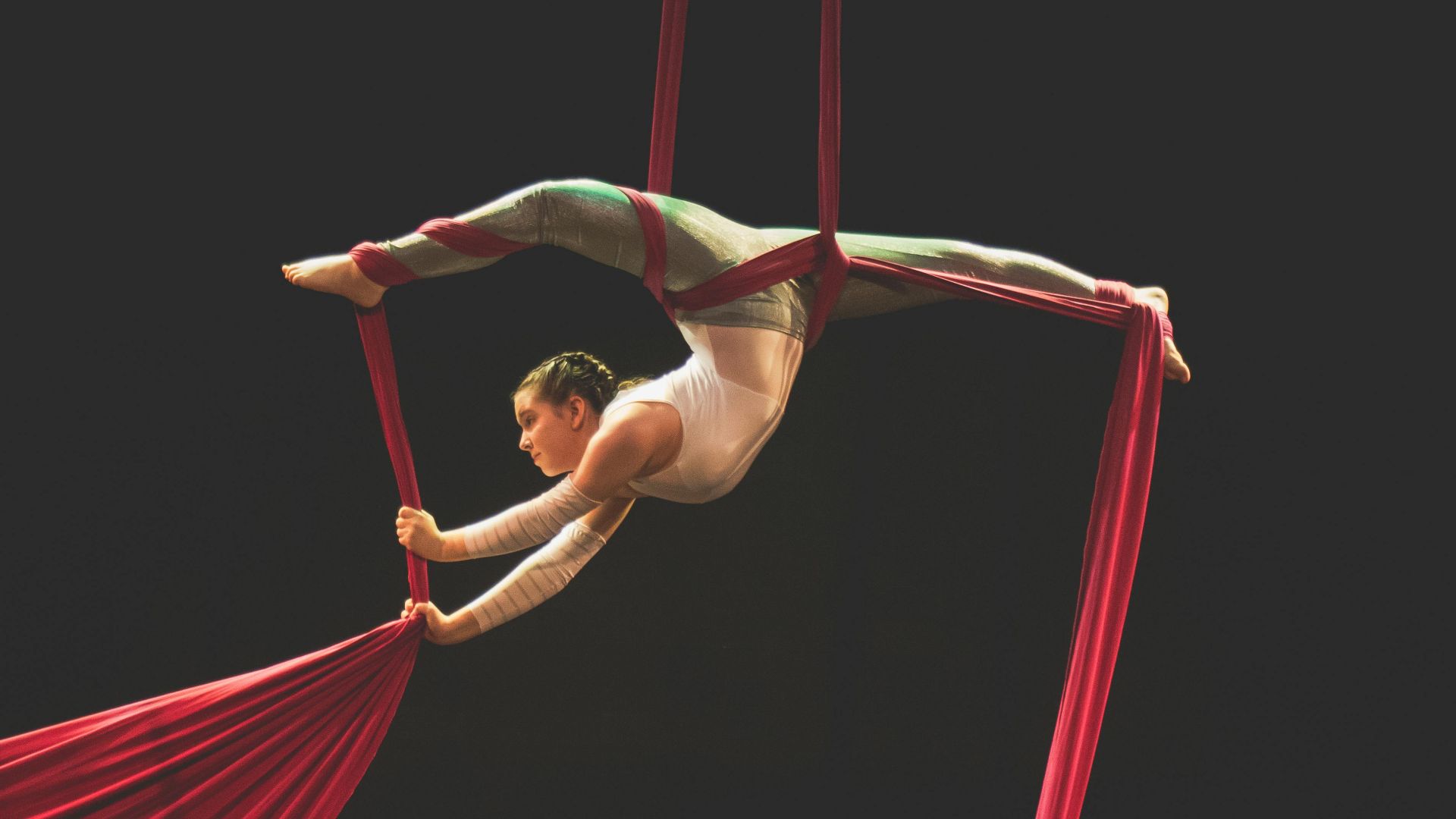 10 of the Most Famous Traveling Circuses & 10 of the Most Infamous