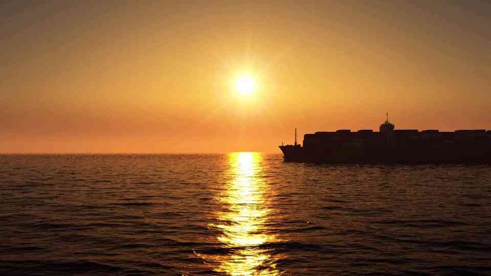 How ships stay upright in the roughest seas