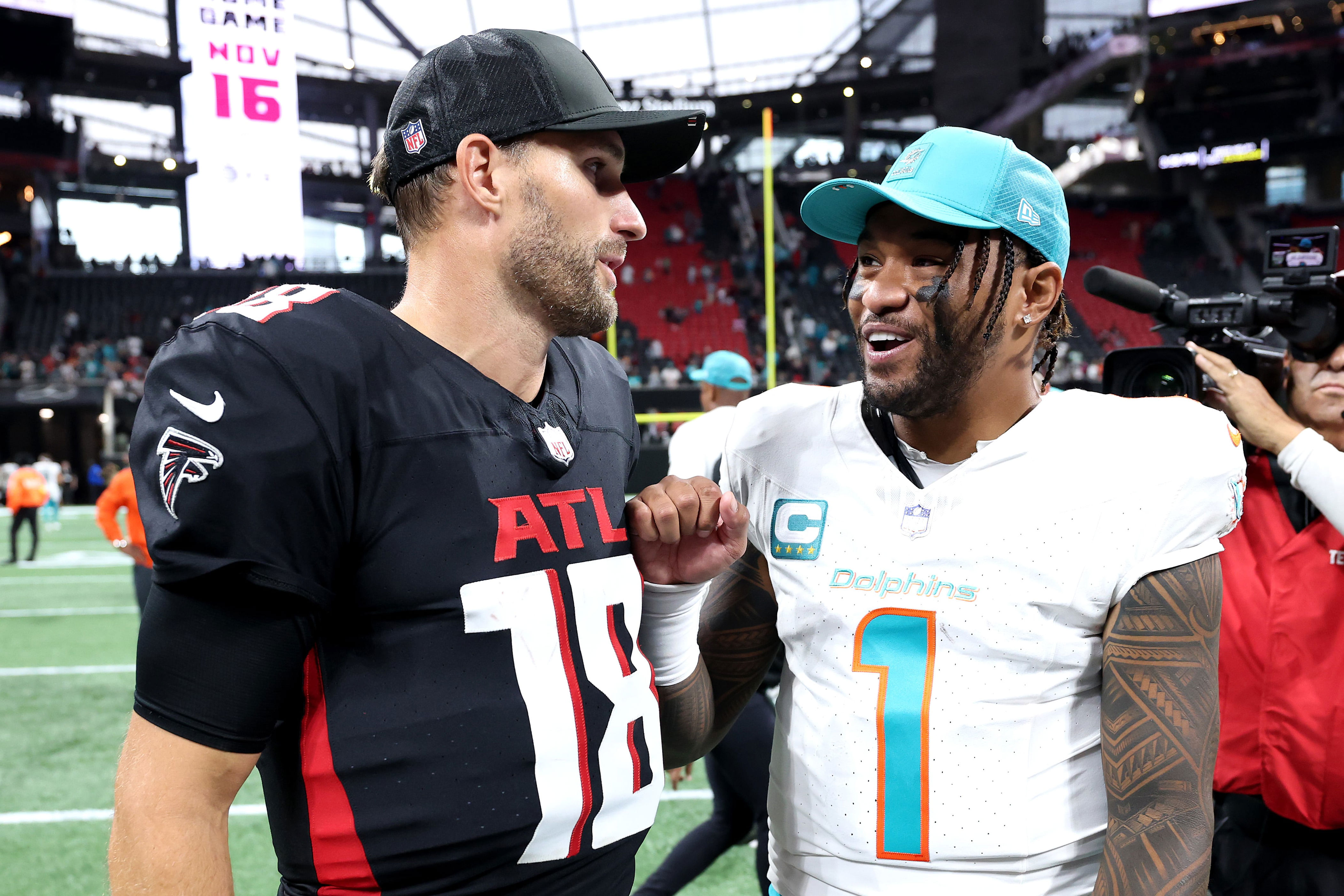 Tua Tagovailoa throws 4 TD passes as Dolphins overwhelm Falcons 34-10 ...