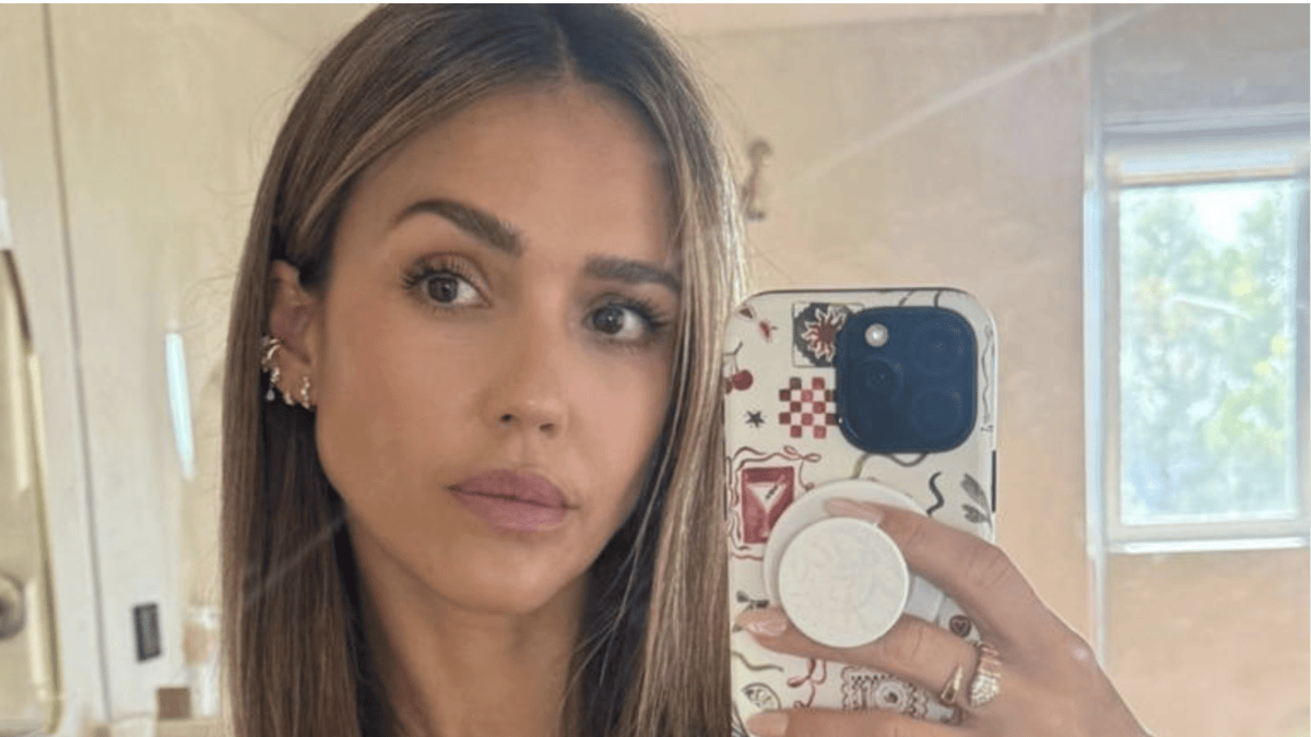 The New Power of Petals: Jessica Alba Delivers Ultimate Summer Style in ...