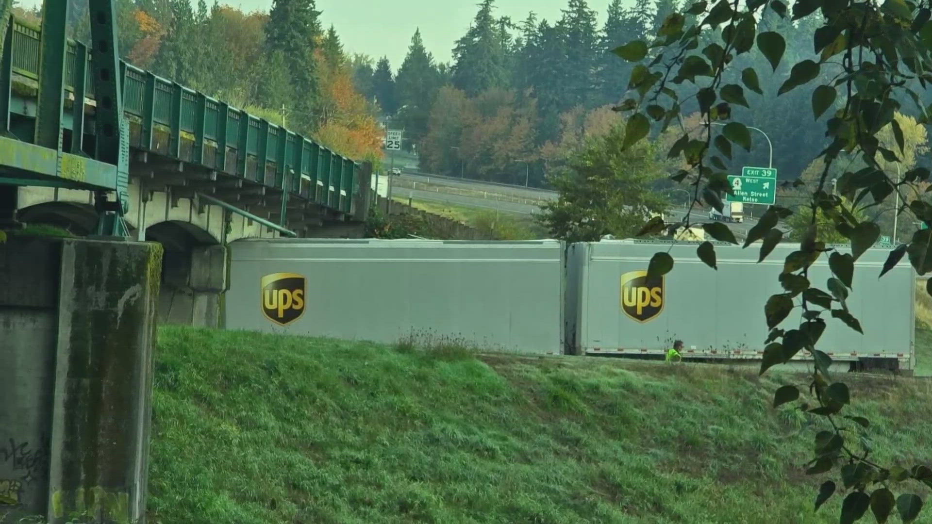 UPS truck strikes bridge in Kelso