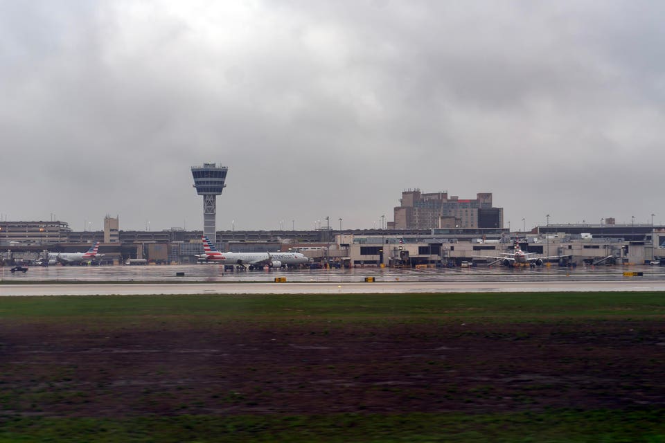 6,100 Flights Delayed Thursday: 8 Air Traffic Controller Staffing ...