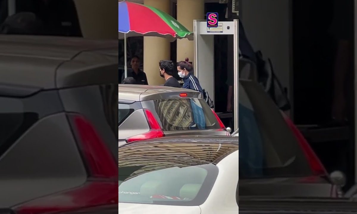 Malaika Arora & Son Arhaan Khan Spotted in Mumbai | Stylish Mother-Son ...