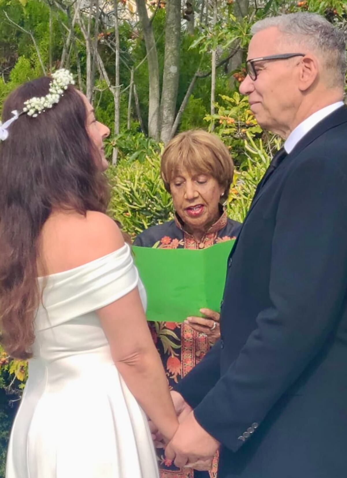 Sin sus hermanos, Andrea, hija de Andrés García, se casa con productor ...