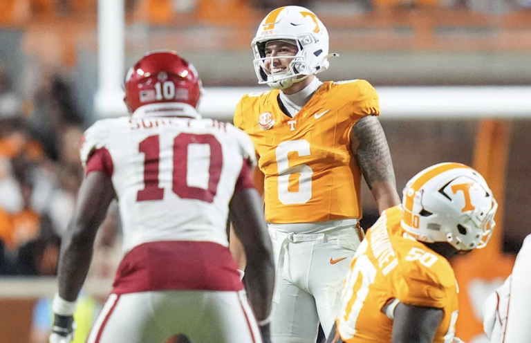 Former Sooners head coach Bob Stoops predicts the outcome of Tennessee ...