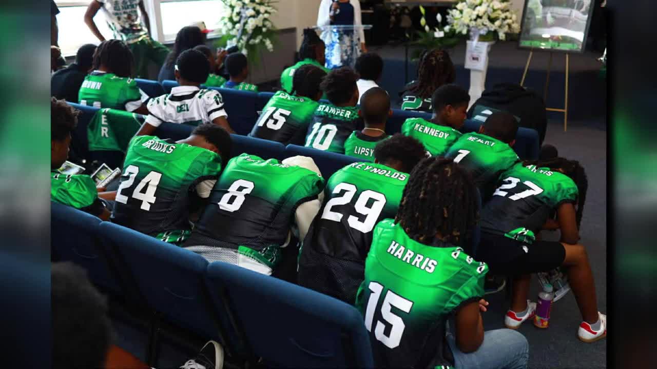 Milwaukee youth football team honors fallen teammate, aims for nationals