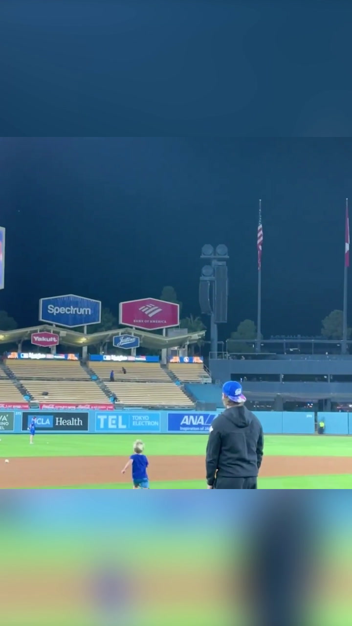 Clayton Kershaw spends extra time on the field after final game at ...
