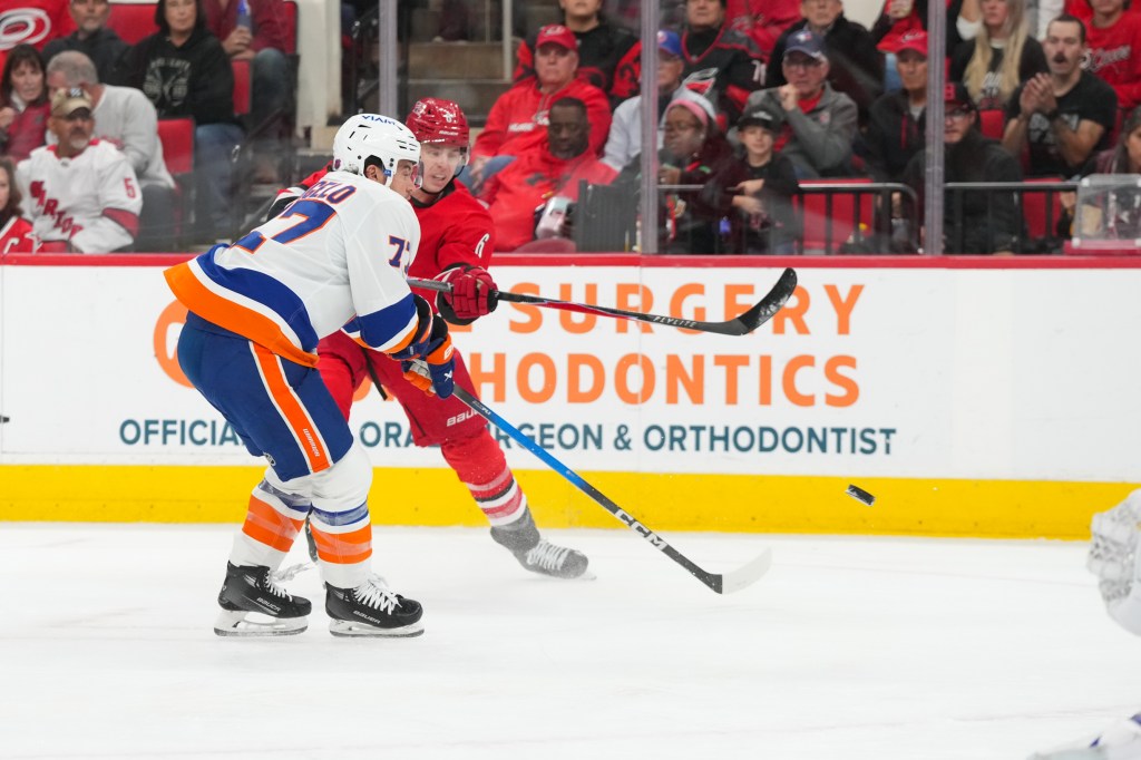 Hurricanes’ Mike Reilly gets early revenge after not being re-signed by ...