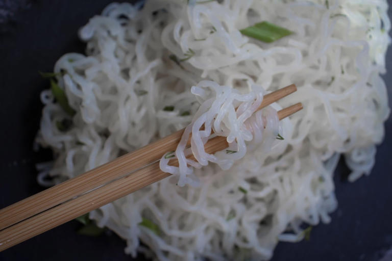 Tagliatelle Shirataki con Maitake e Seitan