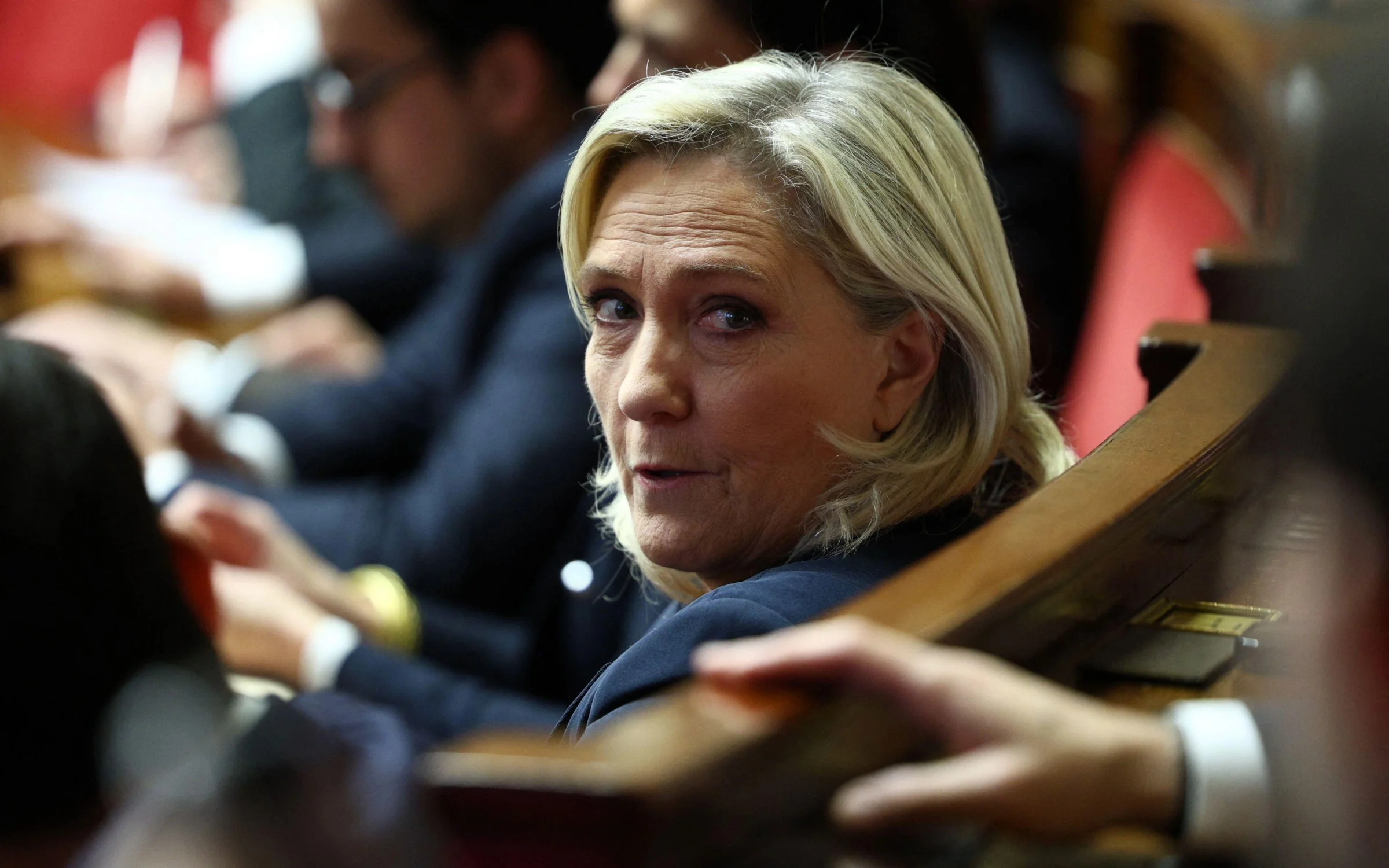 In Francia è caduto il cordone sanitario contro Le Pen, il governo così ...