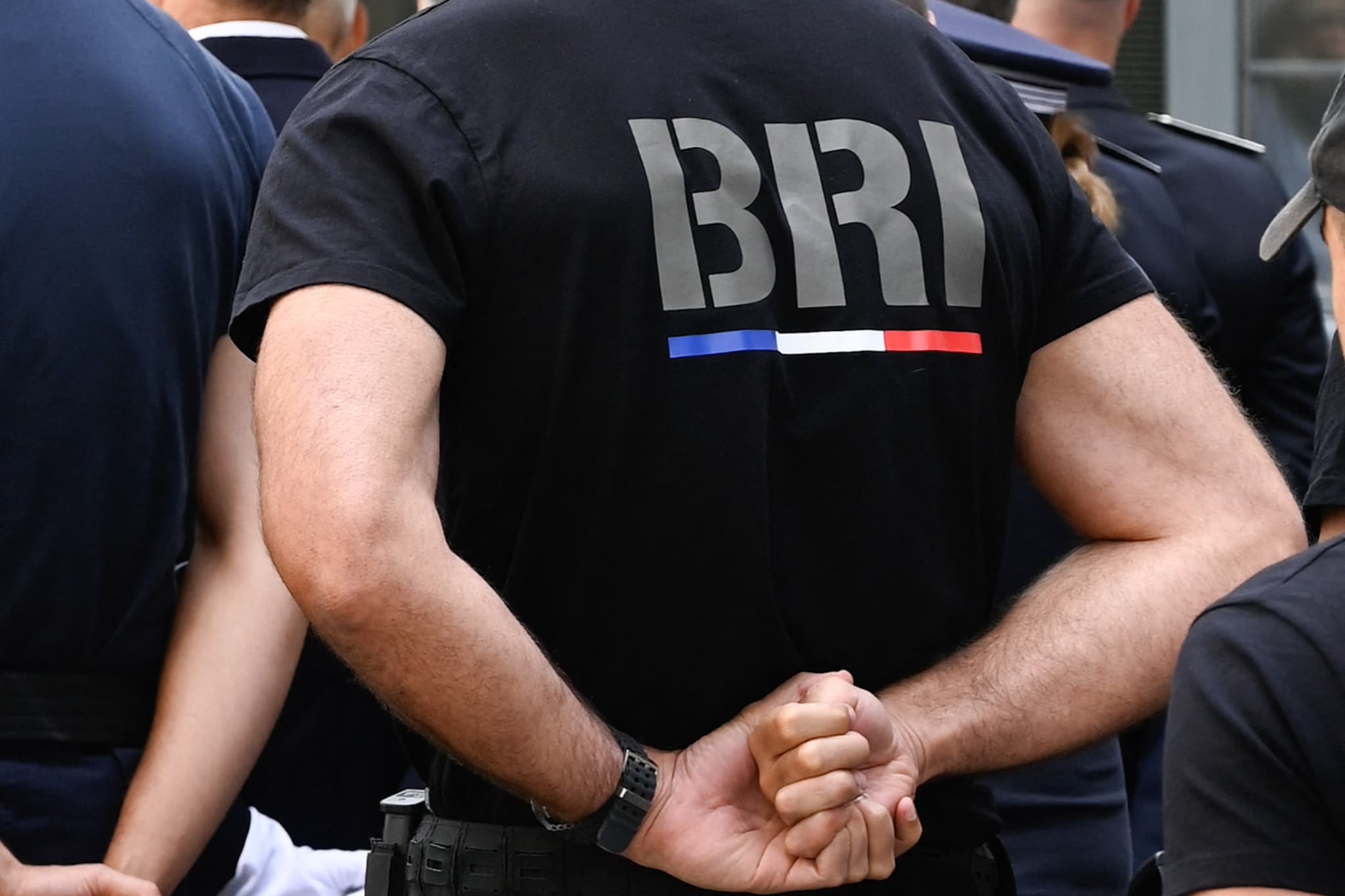 Plusieurs personnes interpellées après le vol à main armée de montres ...