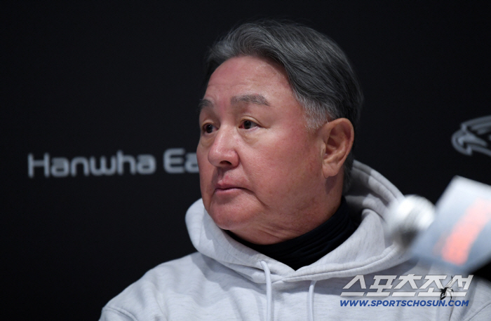Director Kim Kyung-moon's face with a lot of thoughts