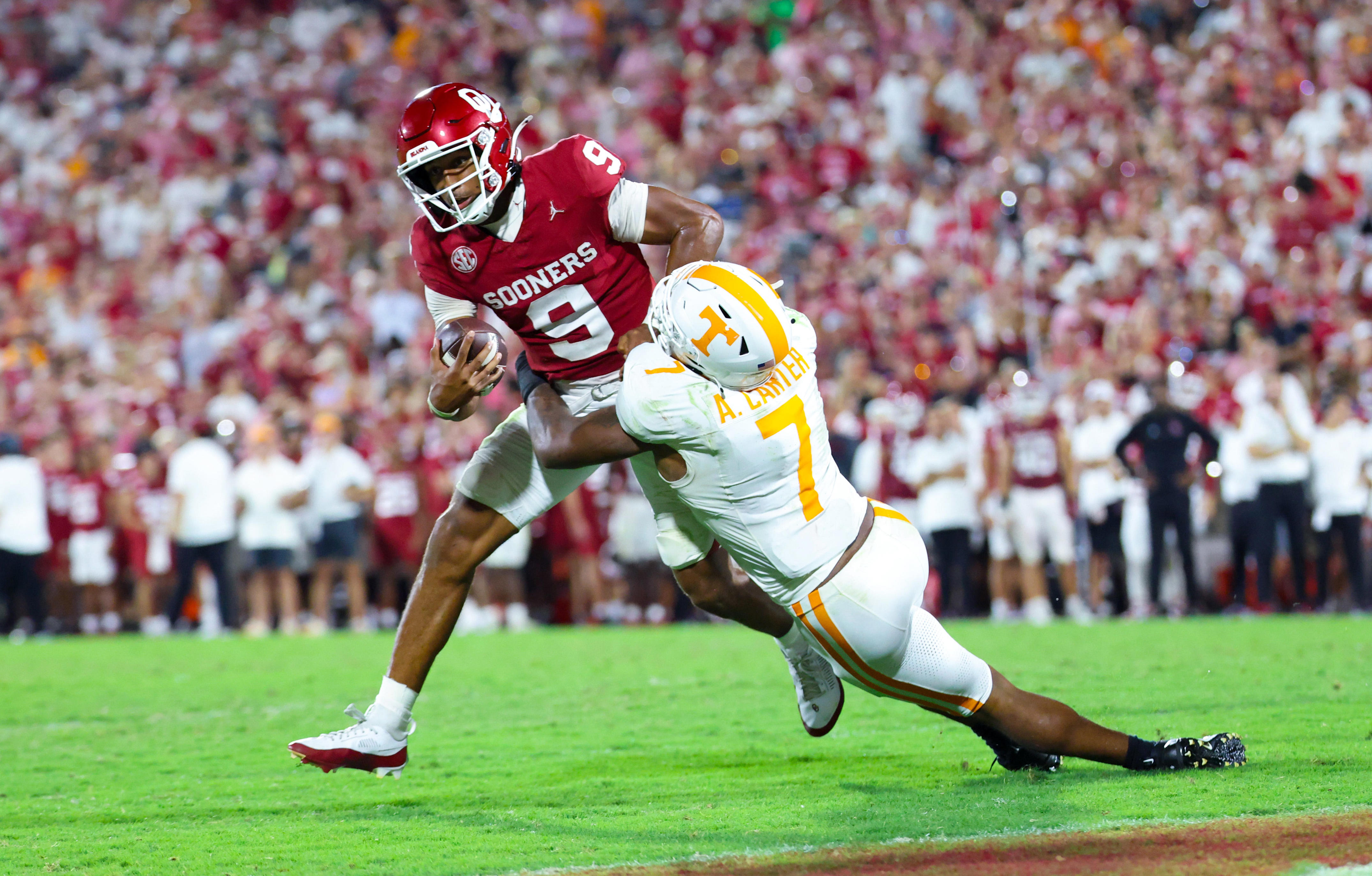 Tennessee football LB Arion Carter remains questionable on injury ...