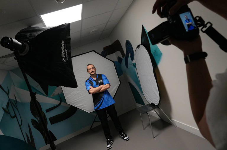 컴투스. 'SWC2025' 파이널 출전 선수 프로필 촬영 현장 공개