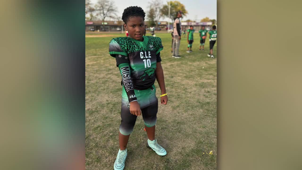 Milwaukee youth football team honors fallen teammate, aims for nationals