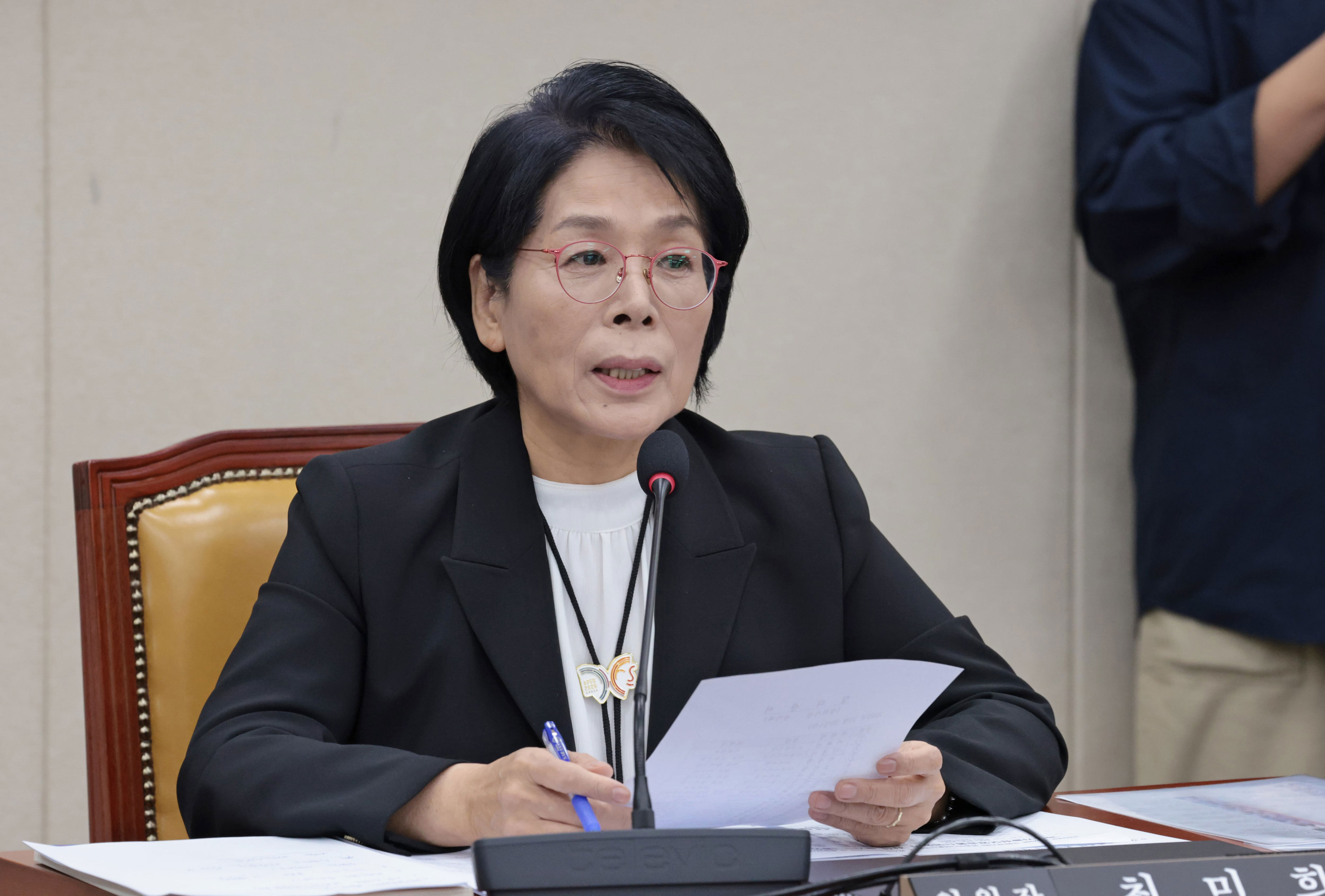 Democratic Party's Choi Min-hee Apologizes Over Daughter's Wedding Controversy