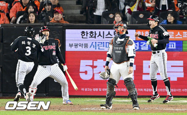 5회 1,3루 병살타 날렸던 캡틴 박해민..4차전 극적 역전승 뒤 울었다 [박준형의 ZZOOM]