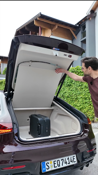 Mercedes EQS Smart Trunk Feature