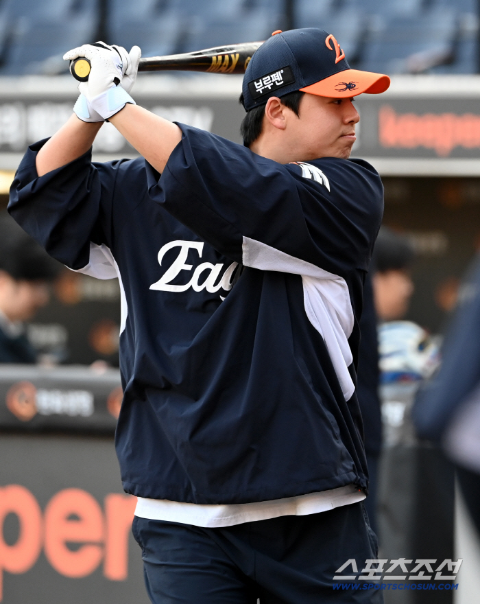 Noh Si-hwan focuses on batting training