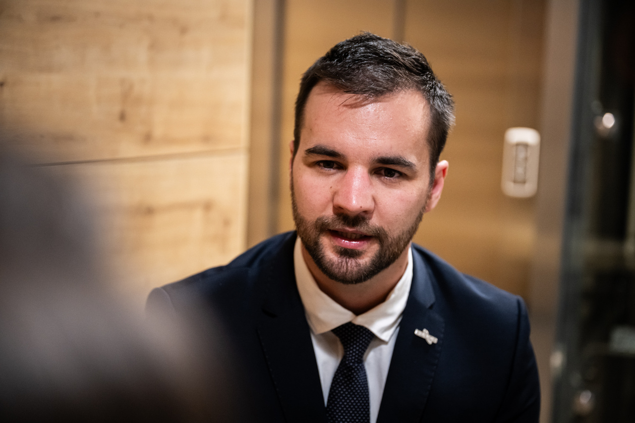 Mától egy kávéházban ül a 98 éves matematikus, az erdélyi pap és Kapu Tibor