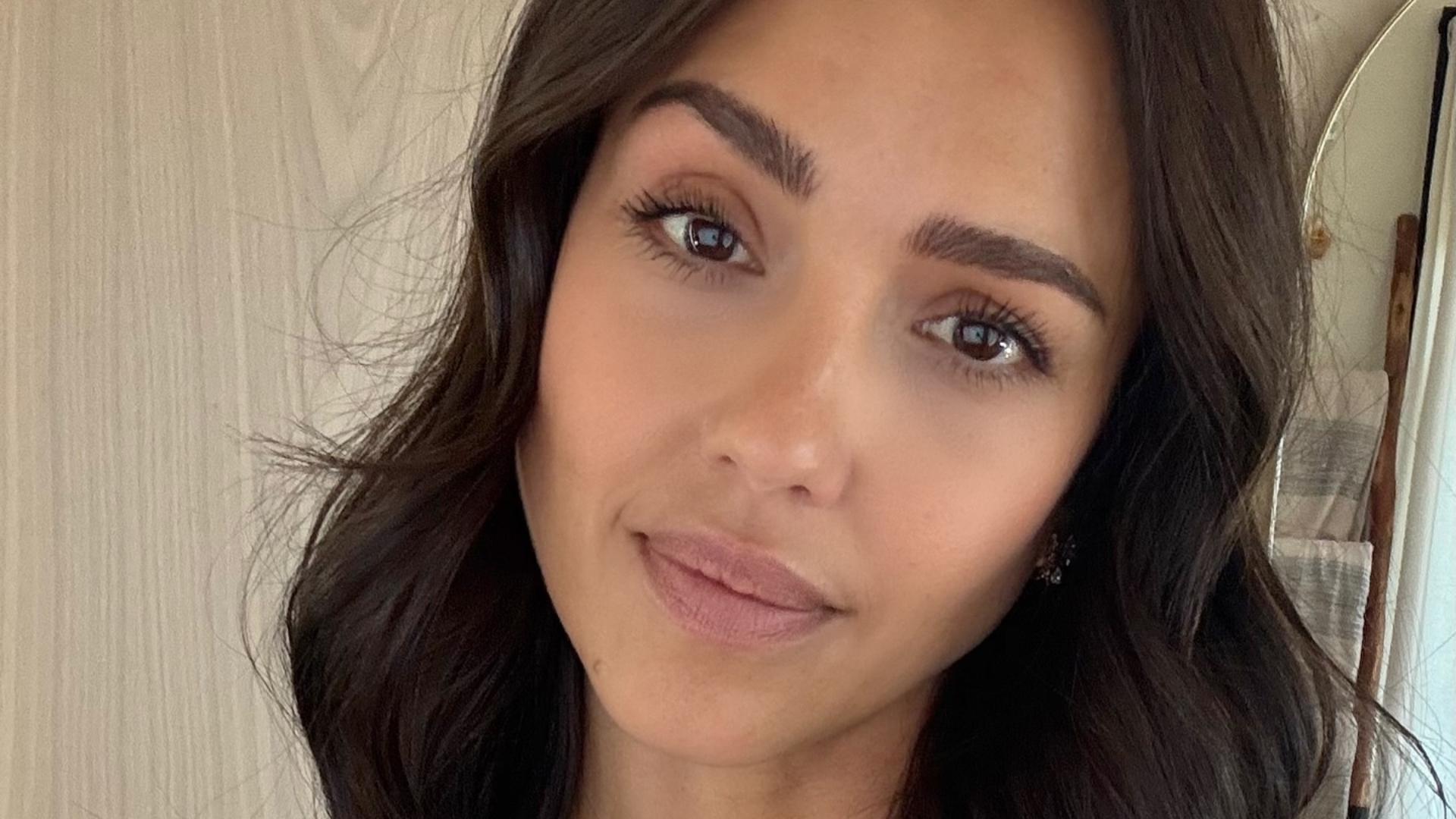 „Vypadá tak mladě“: Jessica Alba ve svých 44 letech rozpoutala internet