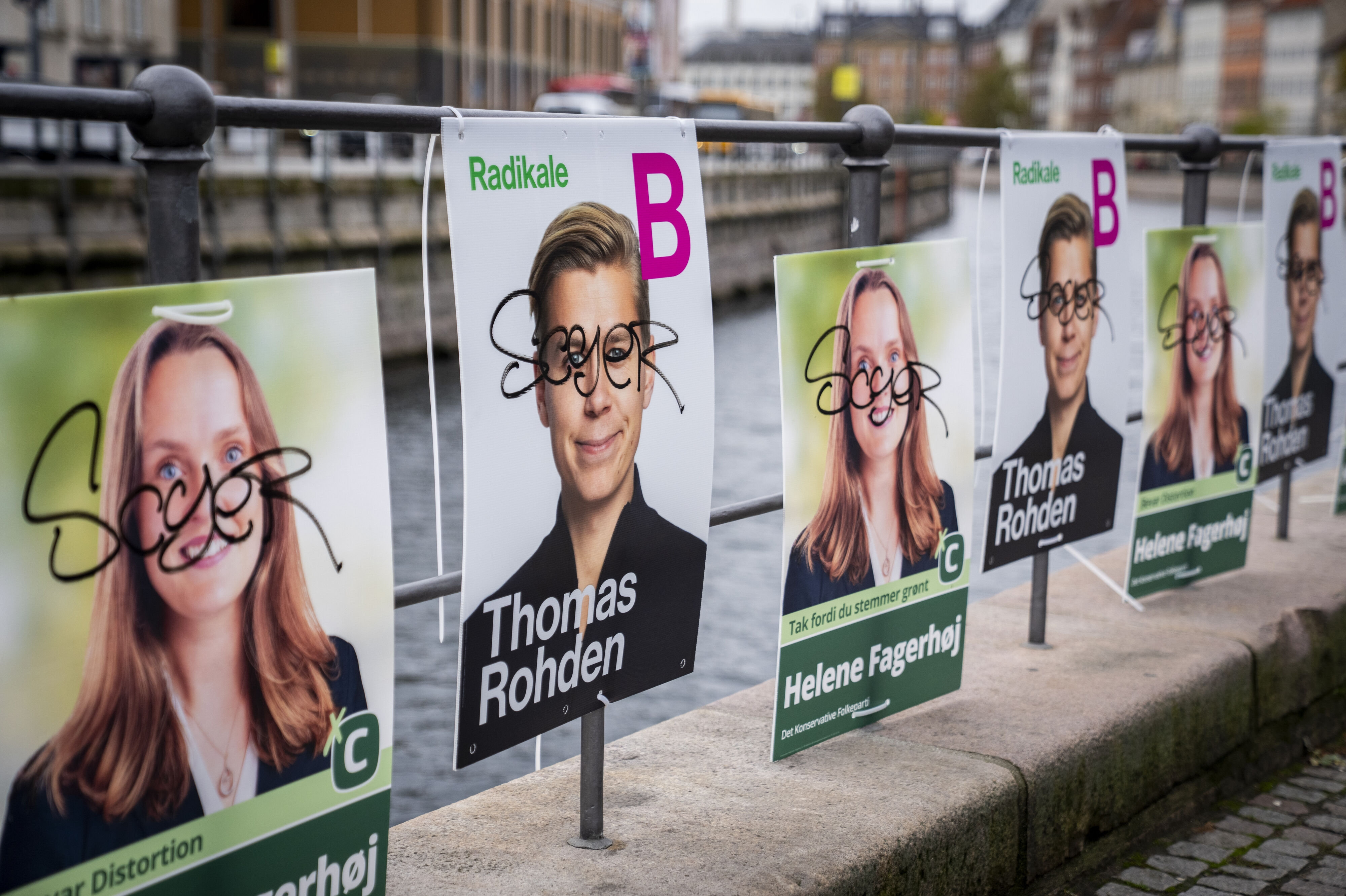 67 anmeldelser om tyveri af eller hærværk mod valgplakater