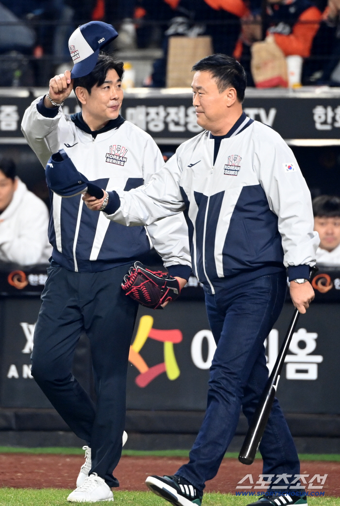 Jung Min-cheol Jang Jong-hoon, Hanwha Legend's first pitch for the ...