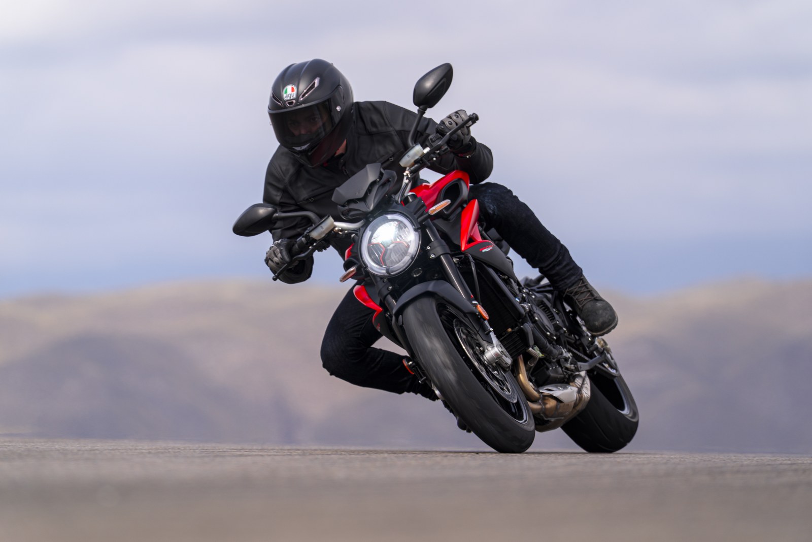 Al debutto la nuova MV Agusta Brutale 800 2026: motore 3 cilindri ...