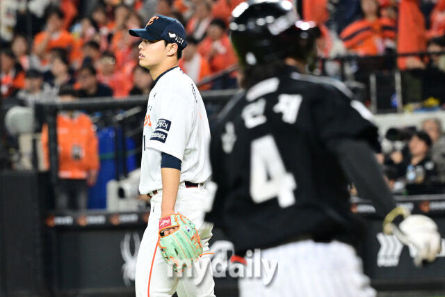 '한화 어쩌나' 162km→157km→154km→150km, 문동주 1이닝 1실점 충격 강판…한화 위기, 정우주 등판 [MD대전 KS5]