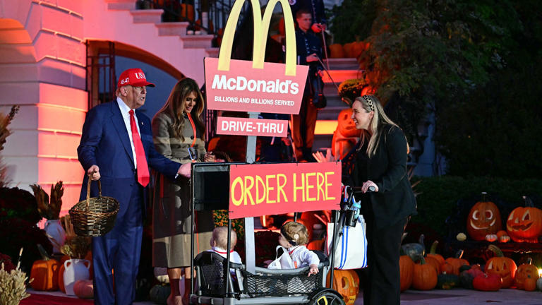 Watch Trump, Melania give candy to trick-or-treaters at the White House