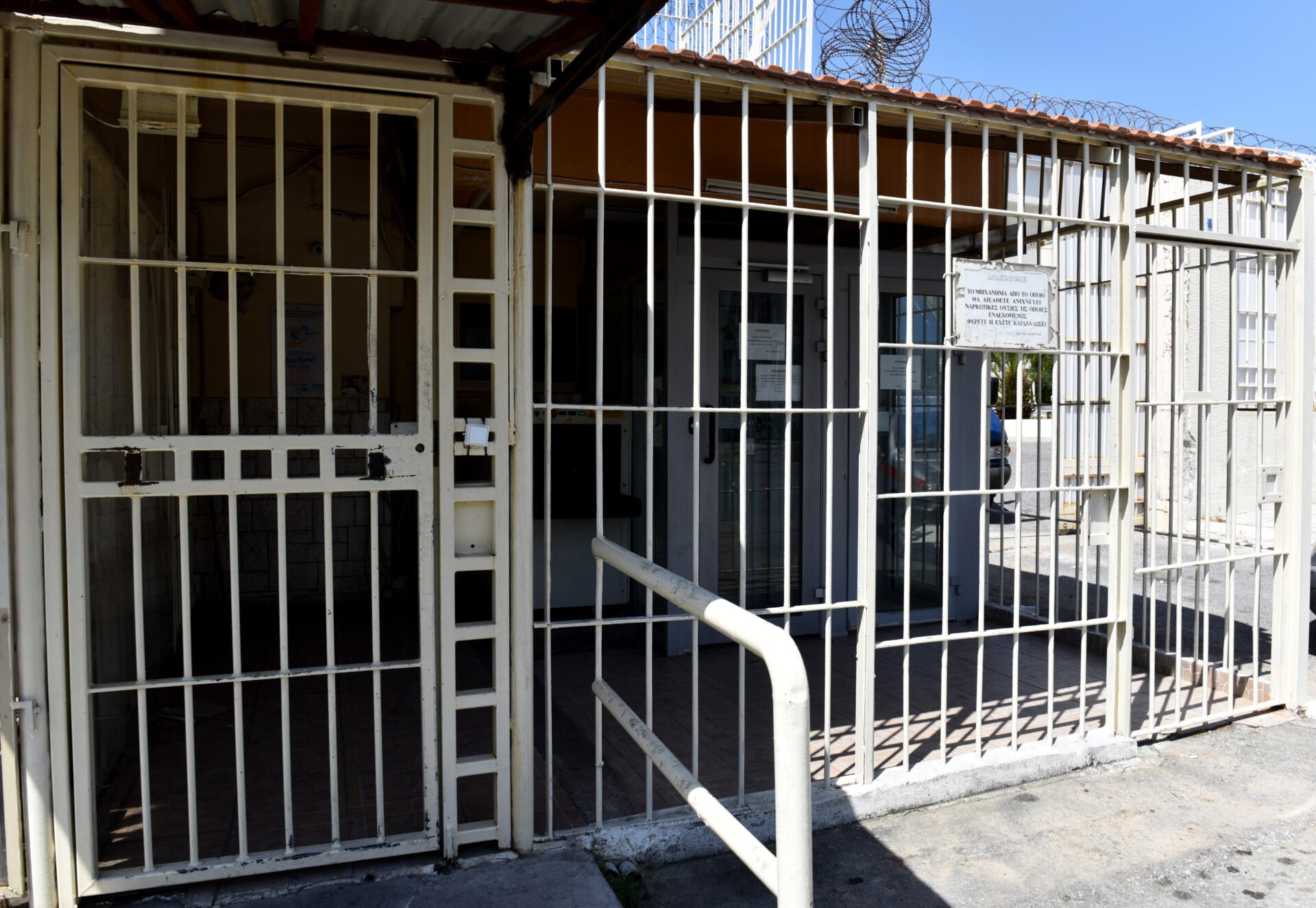 Απείλησε τους γονείς του με ψαροντούφεκο επειδή δεν του έδωσαν λεφτά ...