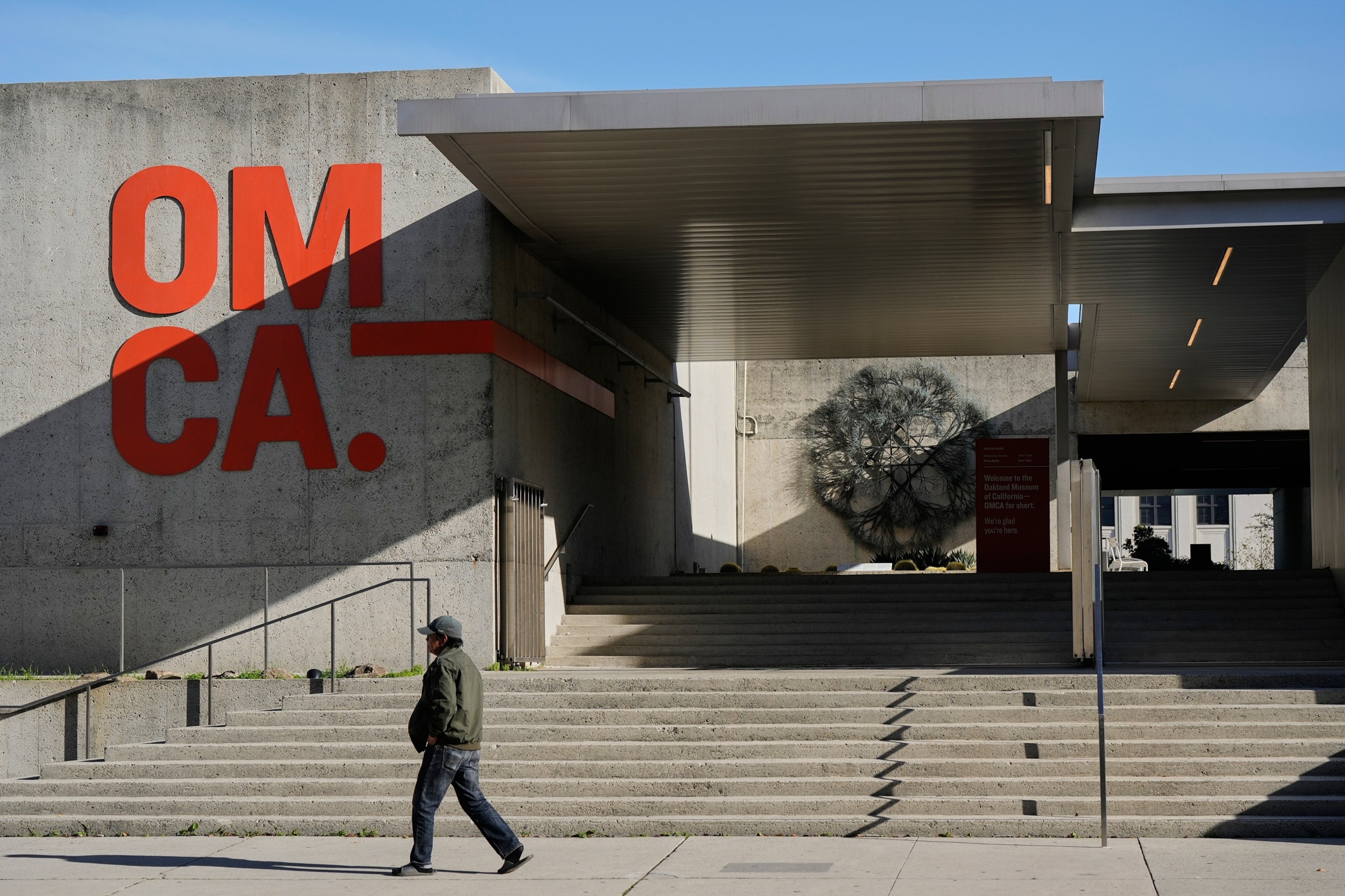 Over 1,000 items and artifacts stolen in heist from museum collection ...