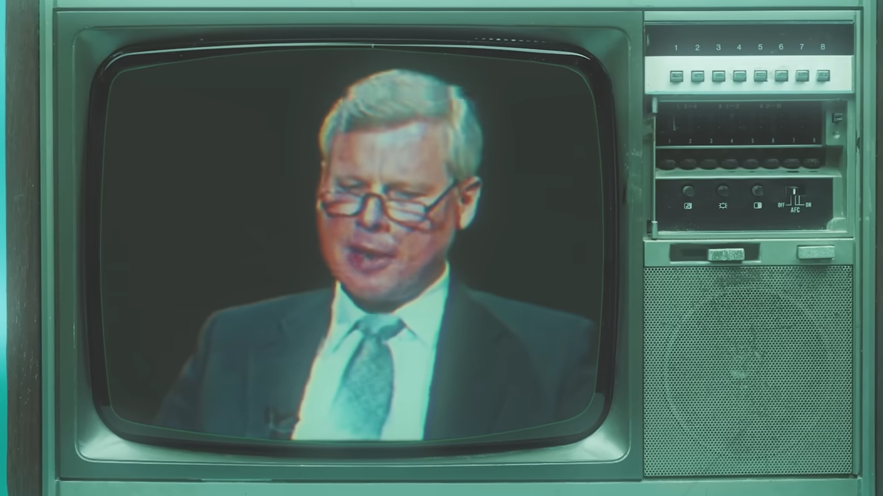 The Government Agent Who Made a Man Believe in Aliens