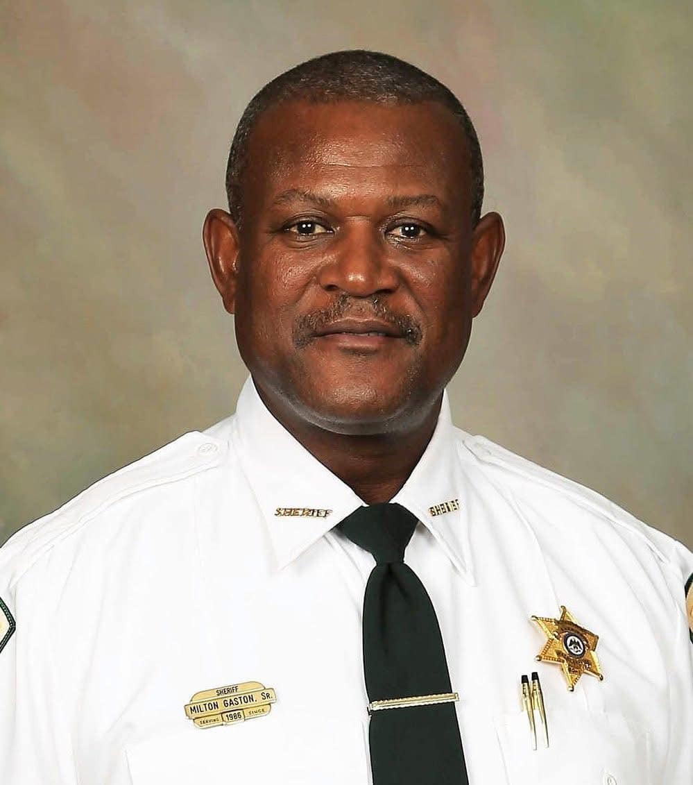 2 Mississippi sheriffs and 12 officers charged in drug trafficking bribery scheme