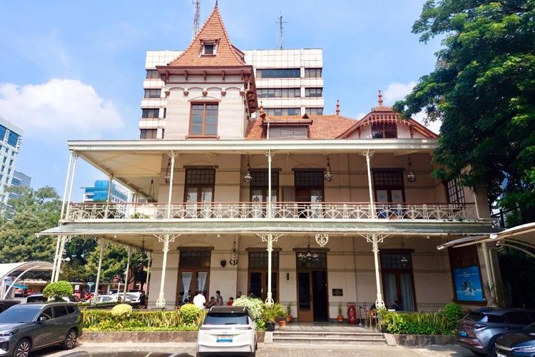 Klasik nan Artistik! Gedung PLN Gambir: Warisan Kolonial, Simbol ...